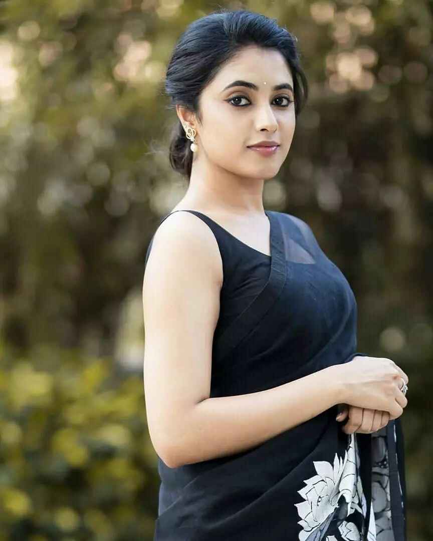 Priyanka Mohan Hot Photos: 20 Sexy And Bold Pictures You Should Check ...