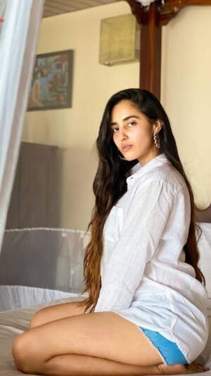 Top 10 Simrat Kaur Hot Photos (Gadar 2 Actress)